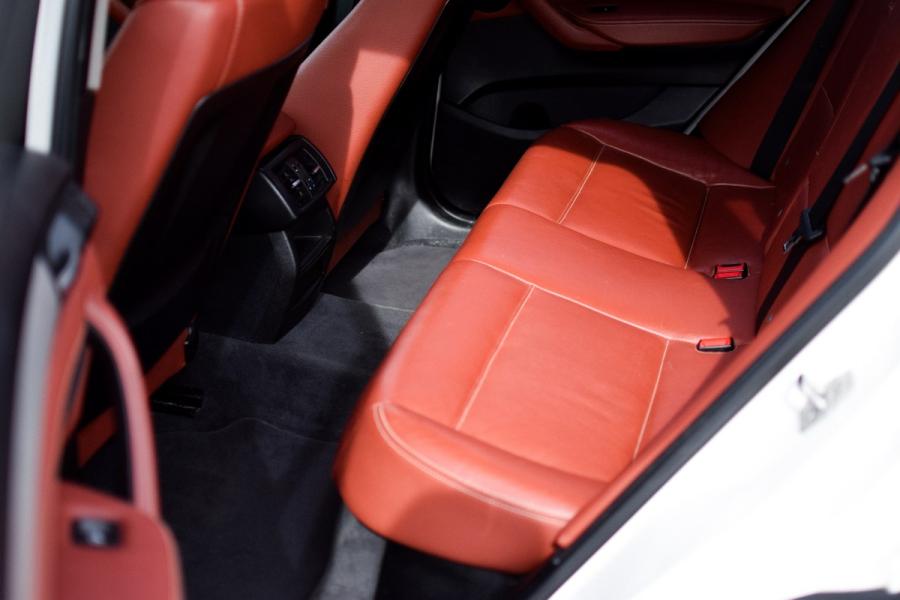 Balts BMW X3 2012 Saue, ar dzinēja tilpumu 2.00 L un nobraukumu 352 tūkst. km par 10000 €, foto 25 vietnē AUTOMOTO.COM.LV