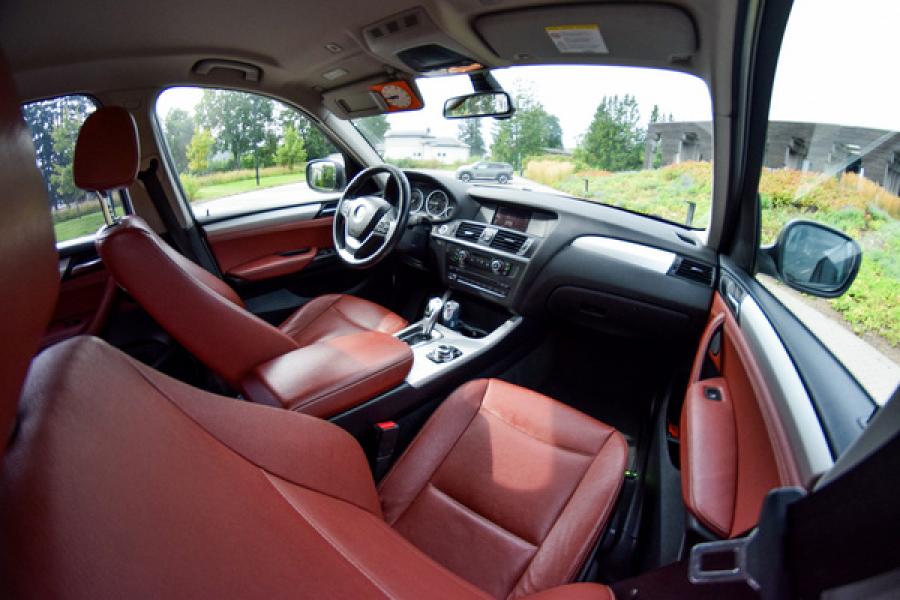Balts BMW X3 2012 Saue, ar dzinēja tilpumu 2.00 L un nobraukumu 352 tūkst. km par 10000 €, foto 7 vietnē AUTOMOTO.COM.LV