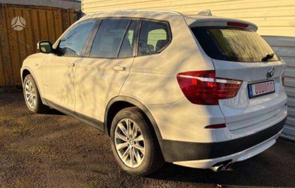 White BMW X3 2013 in Panevezys, with an engine capacity of 2.00 L and mileage of 194 thousand km for 5990 €, photo 4 on AUTOMOTO.COM.LV