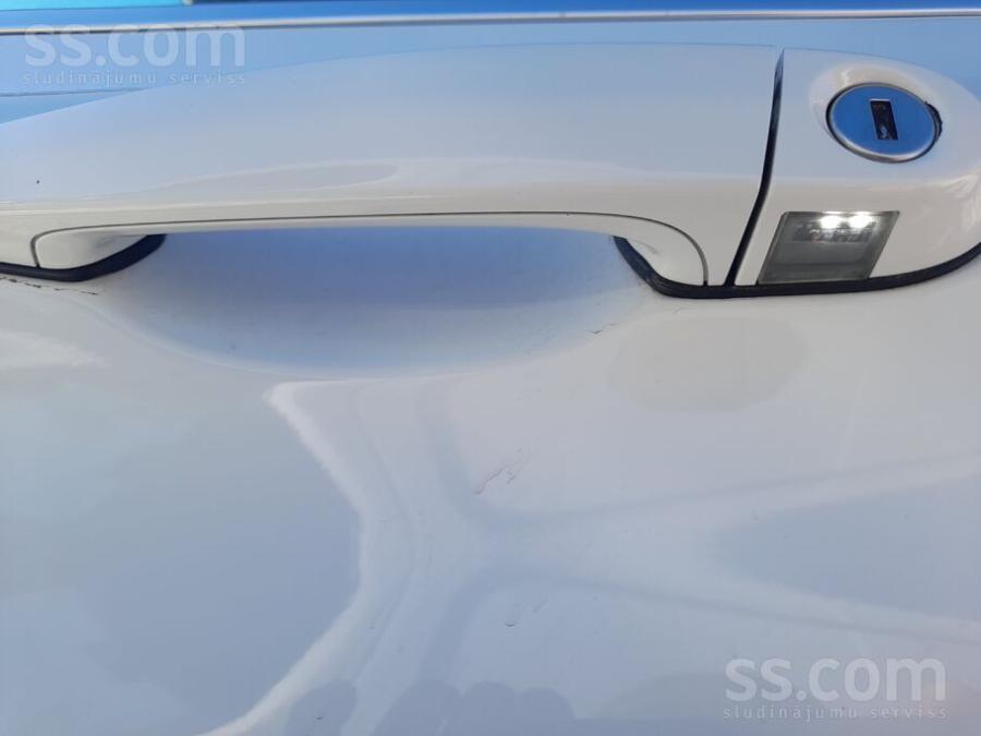 White BMW X3 2014 in Riga, with an engine capacity of 3.00 L and mileage of 240 thousand km for 14990 €, photo 23 on AUTOMOTO.COM.LV