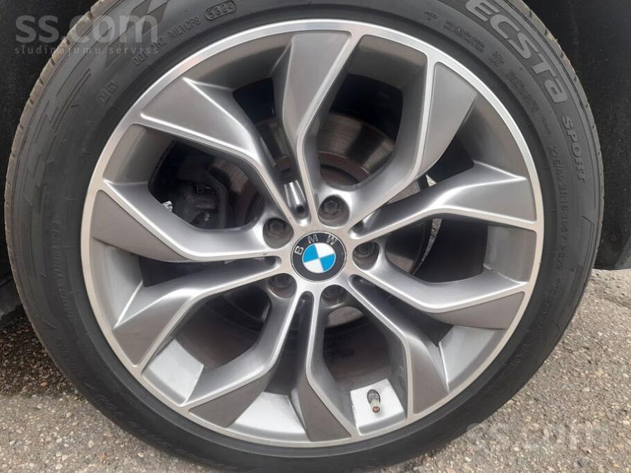 White BMW X3 2014 in Riga, with an engine capacity of 3.00 L and mileage of 240 thousand km for 14990 €, photo 24 on AUTOMOTO.COM.LV