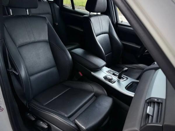 White BMW X3 2014 in Riga, with an engine capacity of 2.00 L and mileage of 201 thousand km for 16450 €, photo 8 on AUTOMOTO.COM.LV