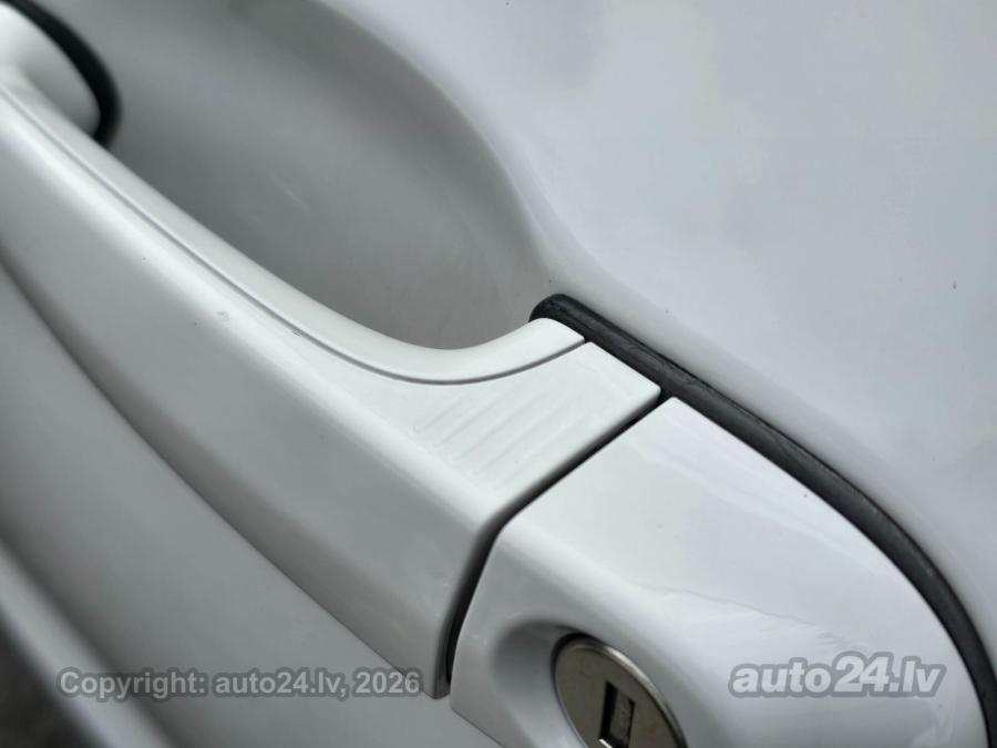 White BMW X3 2015 in Tallinn, with an engine capacity of 2.00 L and mileage of 223 thousand km for 12990 €, photo 26 on AUTOMOTO.COM.LV