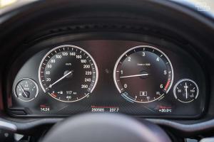 White BMW X3 2016 in Kaunas, with an engine capacity of 3.00 L and mileage of 251 thousand km for 15950 €, photo 26 on AUTOMOTO.COM.LV