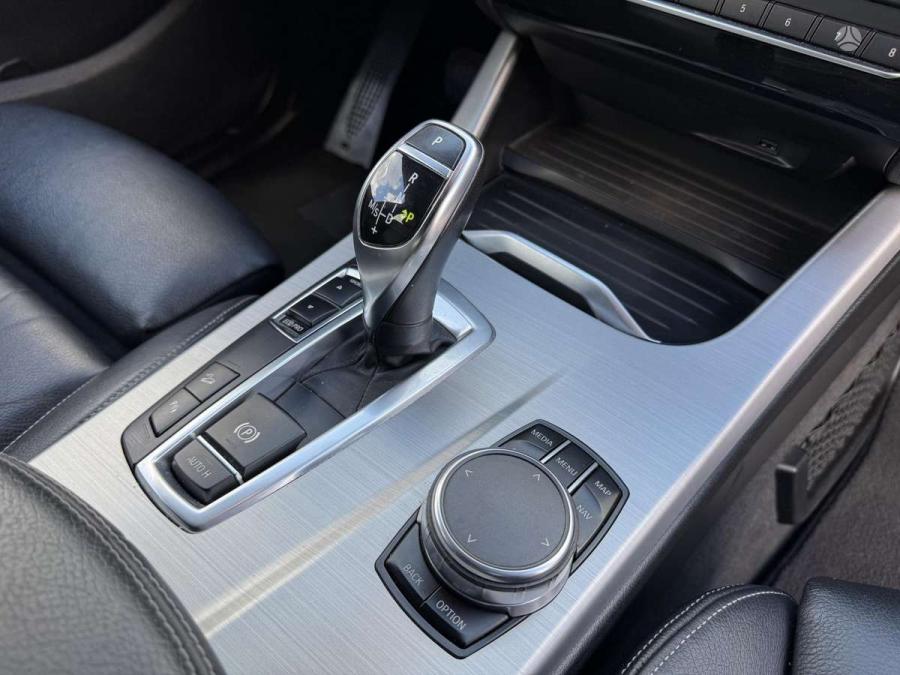 White BMW X3 2016 in Vilnius, with an engine capacity of 3.00 L and mileage of 198 thousand km for 13950 €, photo 12 on AUTOMOTO.COM.LV