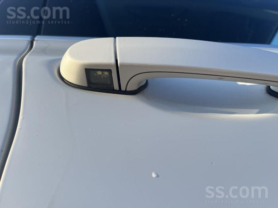 White BMW X3 2017 in Riga, with an engine capacity of 2.00 L and mileage of 195 thousand km for 16500 €, photo 12 on AUTOMOTO.COM.LV