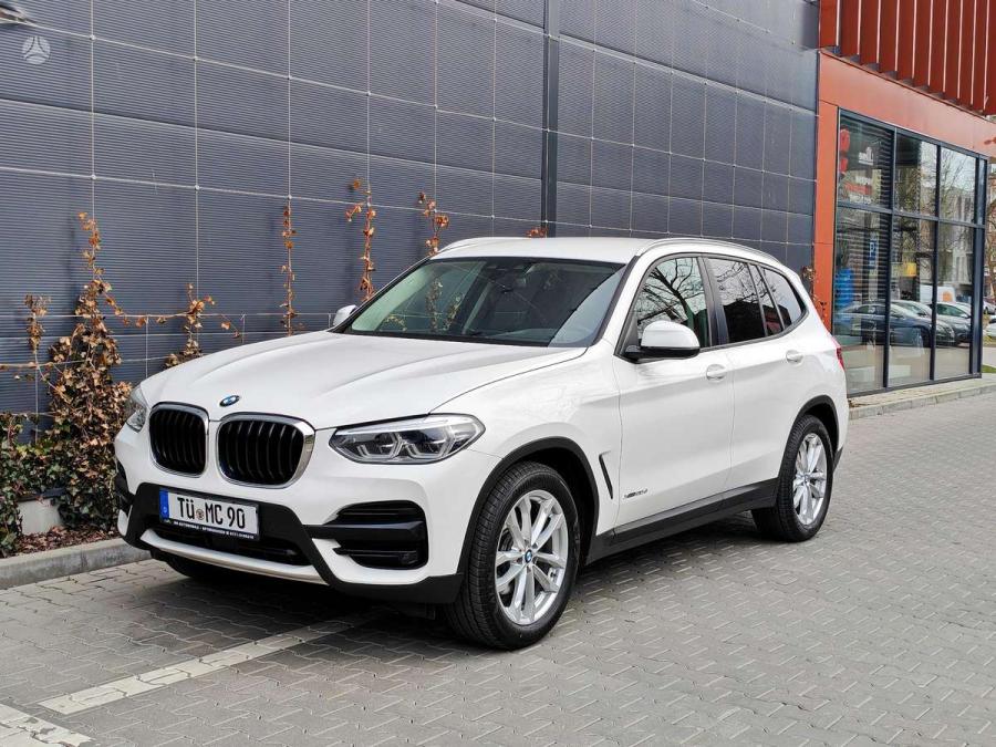 White BMW X3 2017 in Klaipeda, with an engine capacity of 2.00 L and mileage of 279 thousand km for 18950 €, photo 3 on AUTOMOTO.COM.LV