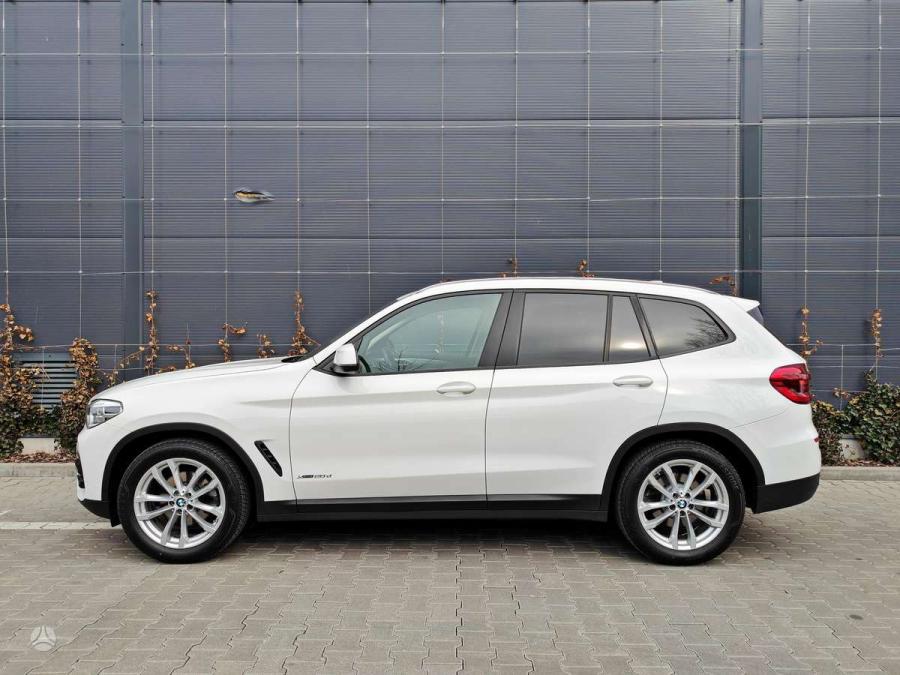 White BMW X3 2017 in Klaipeda, with an engine capacity of 2.00 L and mileage of 279 thousand km for 18950 €, photo 5 on AUTOMOTO.COM.LV