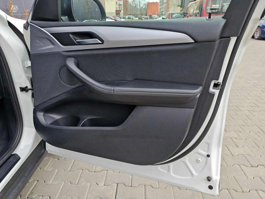White BMW X3 2017 in Klaipeda, with an engine capacity of 2.00 L and mileage of 279 thousand km for 18950 €, photo 29 on AUTOMOTO.COM.LV