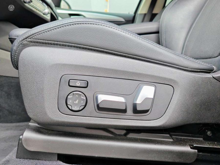 White BMW X3 2017 in Klaipeda, with an engine capacity of 2.00 L and mileage of 279 thousand km for 18950 €, photo 33 on AUTOMOTO.COM.LV