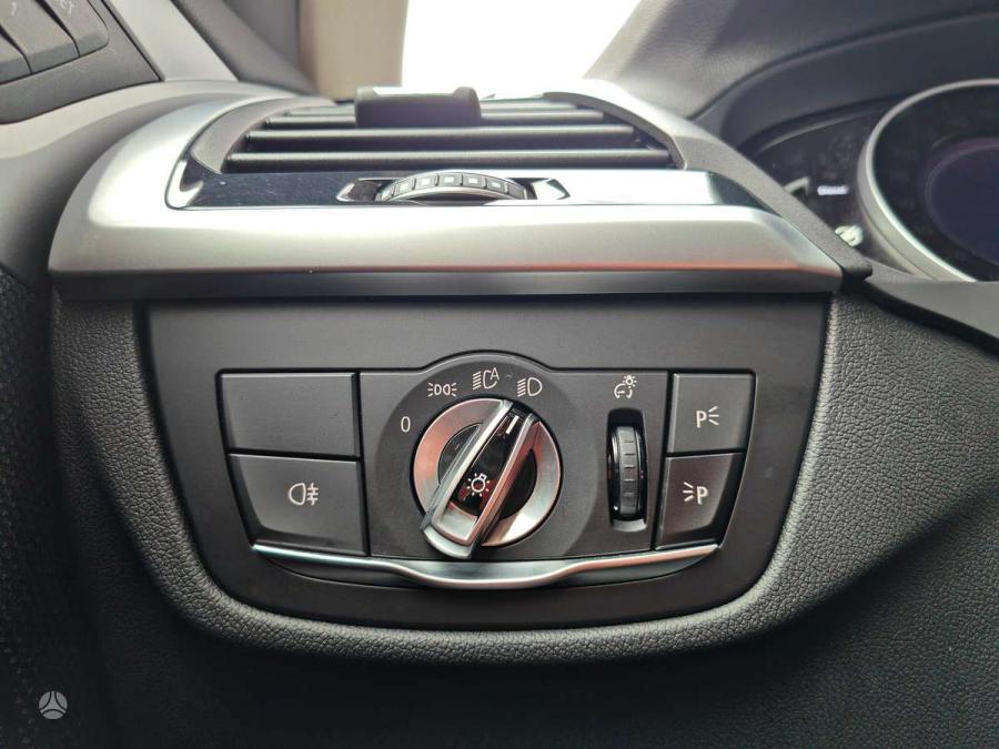 White BMW X3 2017 in Klaipeda, with an engine capacity of 2.00 L and mileage of 279 thousand km for 18950 €, photo 41 on AUTOMOTO.COM.LV