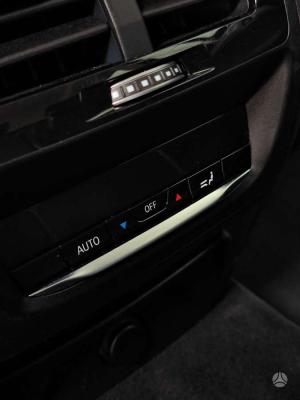 White BMW X3 2017 in Klaipeda, with an engine capacity of 2.00 L and mileage of 279 thousand km for 18950 €, photo 23 on AUTOMOTO.COM.LV