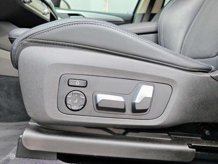 White BMW X3 2017 in Klaipeda, with an engine capacity of 2.00 L and mileage of 279 thousand km for 18950 €, photo 28 on AUTOMOTO.COM.LV