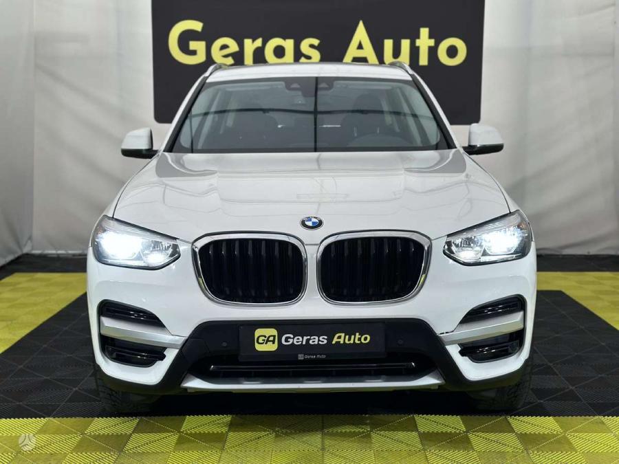 White BMW X3 2018 in Vilnius, with an engine capacity of 2.00 L and mileage of 189 thousand km for 18450 €, photo 2 on AUTOMOTO.COM.LV