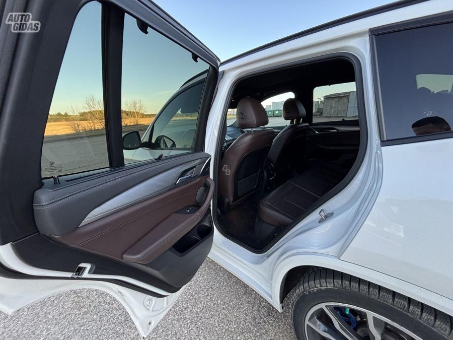 White BMW X3 2018 in Vilnius, with an engine capacity of 3.00 L and mileage of 158 thousand km for 27999 €, photo 12 on AUTOMOTO.COM.LV