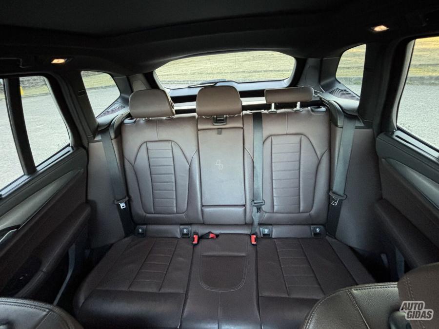 White BMW X3 2018 in Vilnius, with an engine capacity of 3.00 L and mileage of 158 thousand km for 27999 €, photo 15 on AUTOMOTO.COM.LV