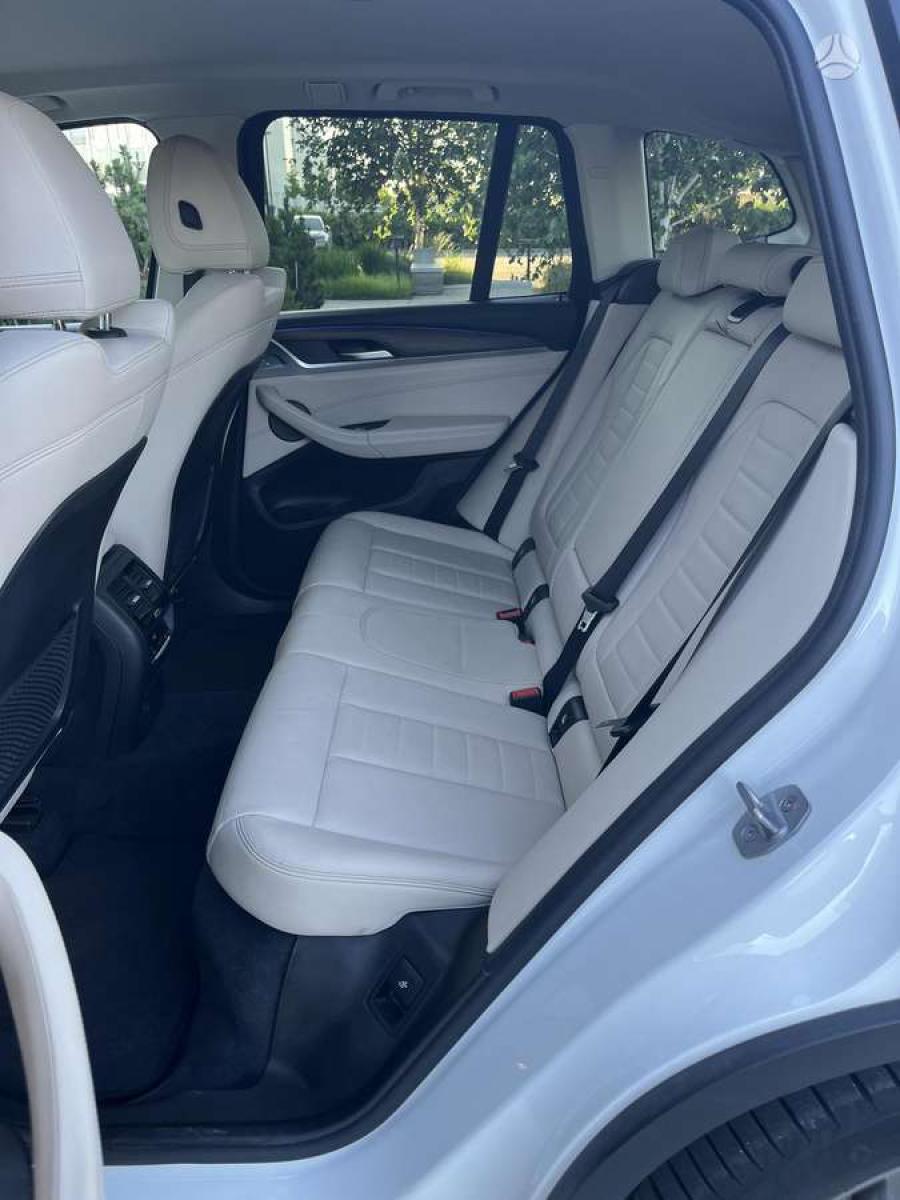 White BMW X3 2018 in Vilnius, with an engine capacity of 2.00 L and mileage of 198 thousand km for 23000 €, photo 10 on AUTOMOTO.COM.LV