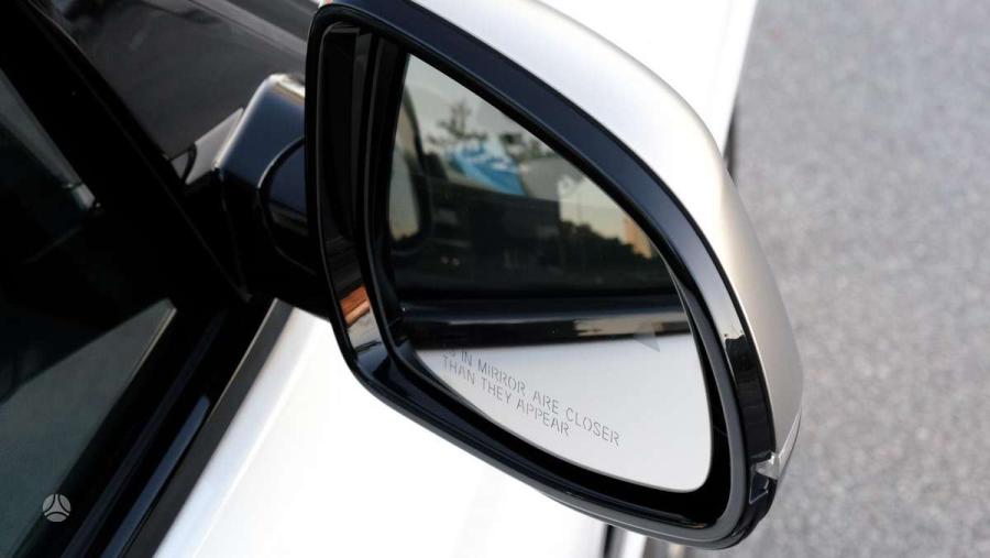 White BMW X3 2018 in Vilnius, with an engine capacity of 3.00 L and mileage of 243 thousand km for 24300 €, photo 17 on AUTOMOTO.COM.LV