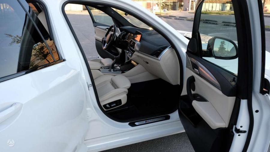 White BMW X3 2018 in Vilnius, with an engine capacity of 3.00 L and mileage of 243 thousand km for 24300 €, photo 31 on AUTOMOTO.COM.LV