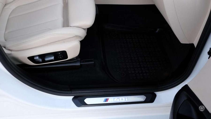 White BMW X3 2018 in Vilnius, with an engine capacity of 3.00 L and mileage of 243 thousand km for 24300 €, photo 33 on AUTOMOTO.COM.LV