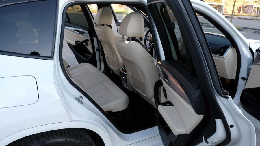 White BMW X3 2018 in Vilnius, with an engine capacity of 3.00 L and mileage of 243 thousand km for 24300 €, photo 34 on AUTOMOTO.COM.LV