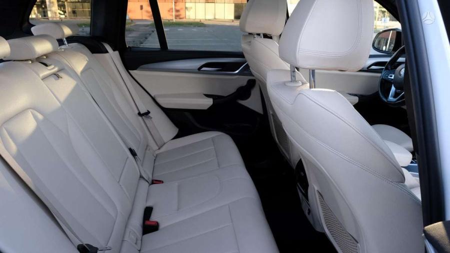 White BMW X3 2018 in Vilnius, with an engine capacity of 3.00 L and mileage of 243 thousand km for 24300 €, photo 35 on AUTOMOTO.COM.LV