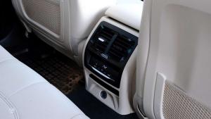 White BMW X3 2018 in Vilnius, with an engine capacity of 3.00 L and mileage of 243 thousand km for 24300 €, photo 37 on AUTOMOTO.COM.LV