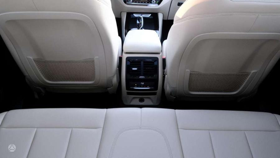 White BMW X3 2018 in Vilnius, with an engine capacity of 3.00 L and mileage of 243 thousand km for 24300 €, photo 39 on AUTOMOTO.COM.LV
