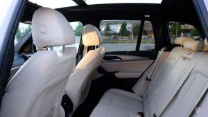 White BMW X3 2018 in Vilnius, with an engine capacity of 3.00 L and mileage of 243 thousand km for 24300 €, photo 41 on AUTOMOTO.COM.LV