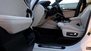 White BMW X3 2018 in Vilnius, with an engine capacity of 3.00 L and mileage of 243 thousand km for 24300 €, photo 42 on AUTOMOTO.COM.LV