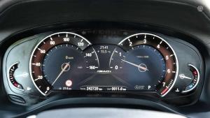 White BMW X3 2018 in Vilnius, with an engine capacity of 3.00 L and mileage of 243 thousand km for 24300 €, photo 49 on AUTOMOTO.COM.LV