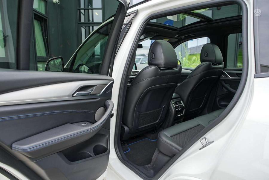 White BMW X3 2018 in Kaunas, with an engine capacity of 2.00 L and mileage of 216 thousand km for 25950 €, photo 39 on AUTOMOTO.COM.LV