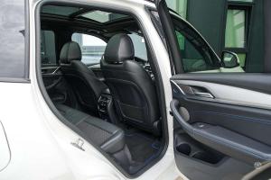 White BMW X3 2018 in Kaunas, with an engine capacity of 2.00 L and mileage of 216 thousand km for 25950 €, photo 42 on AUTOMOTO.COM.LV