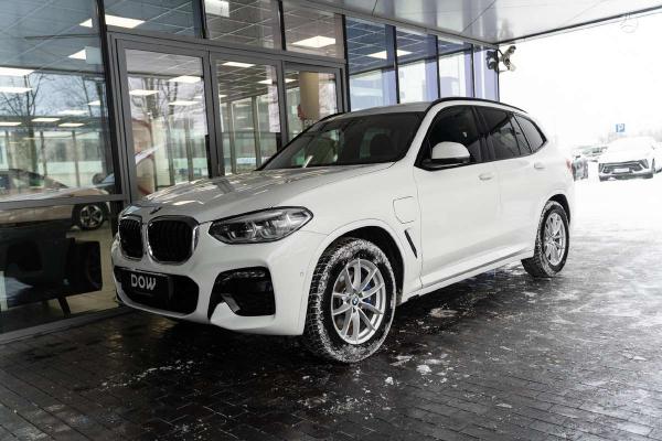 White BMW X3 2020 in Vilnius, with an engine capacity of 2.00 L and mileage of 100 thousand km for 29989 €, photo 2 on AUTOMOTO.COM.LV