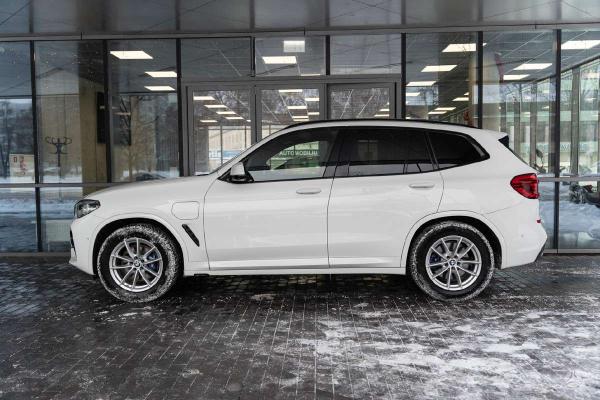 White BMW X3 2020 in Vilnius, with an engine capacity of 2.00 L and mileage of 100 thousand km for 29989 €, photo 4 on AUTOMOTO.COM.LV