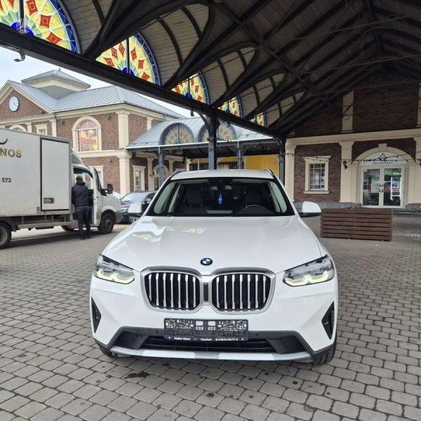 White BMW X3 2021 in Kaunas, with an engine capacity of 2.00 L and mileage of 157 thousand km for 31990 €, photo 3 on AUTOMOTO.COM.LV