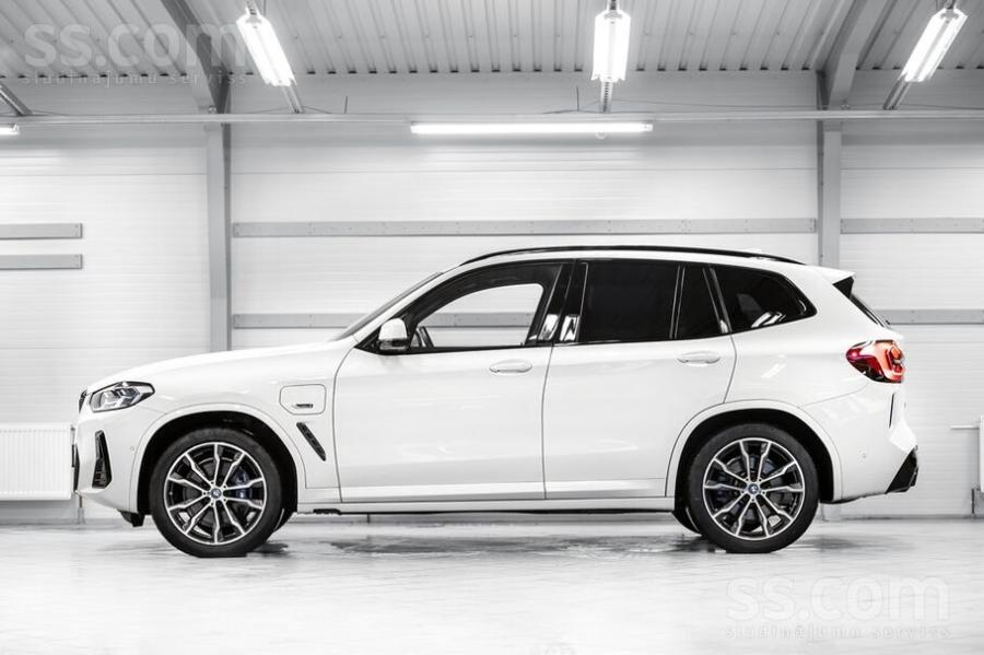 White BMW X3 2021 in Tukums, with an engine capacity of 2.00 L and mileage of 0 thousand km for 35777 €, photo 8 on AUTOMOTO.COM.LV