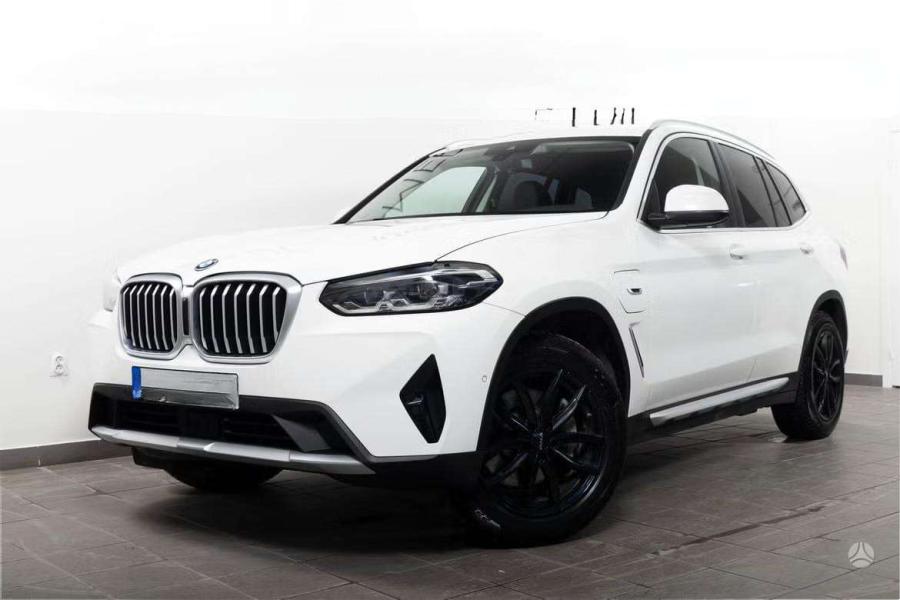 White BMW X3 2022 in Vilnius, with an engine capacity of 2.00 L and mileage of 126 thousand km for 33900 €, photo 1 on AUTOMOTO.COM.LV