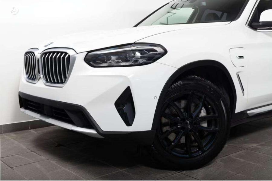 White BMW X3 2022 in Vilnius, with an engine capacity of 2.00 L and mileage of 126 thousand km for 33900 €, photo 3 on AUTOMOTO.COM.LV