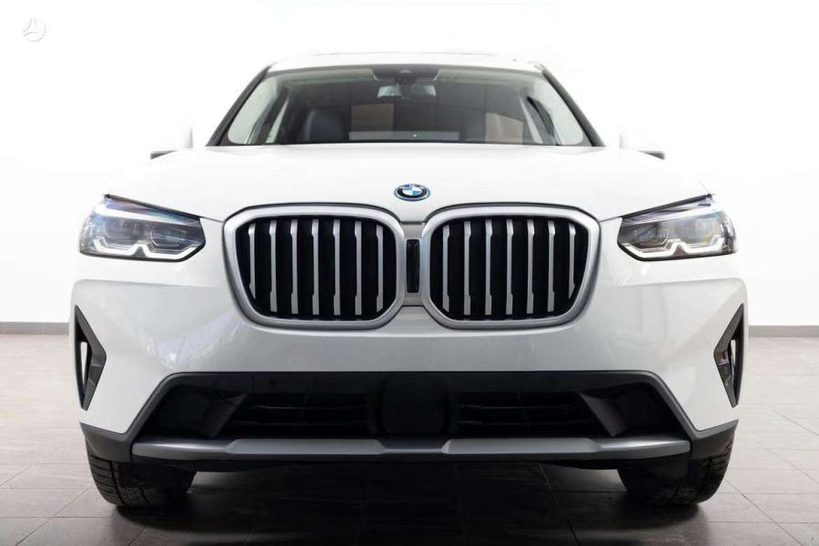 White BMW X3 2022 in Vilnius, with an engine capacity of 2.00 L and mileage of 126 thousand km for 33900 €, photo 4 on AUTOMOTO.COM.LV