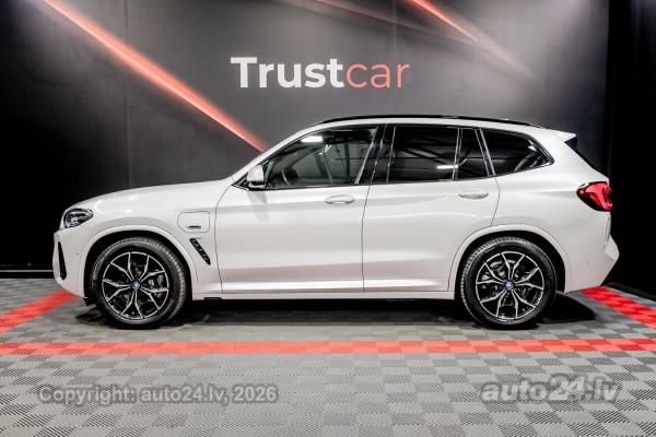 White BMW X3 2022 in Parnu, with an engine capacity of 2.00 L and mileage of 100 thousand km for 39000 €, photo 4 on AUTOMOTO.COM.LV