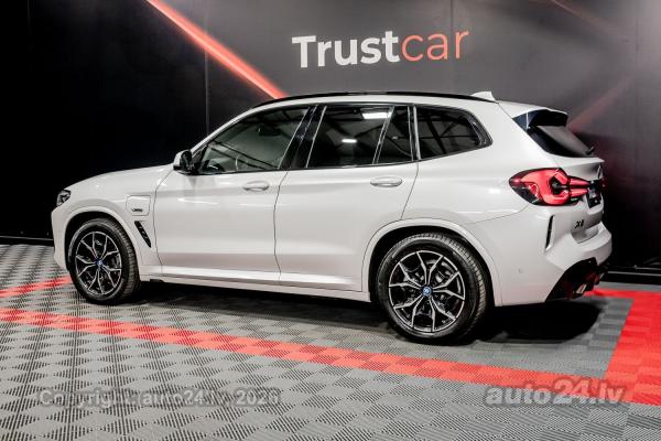 White BMW X3 2022 in Parnu, with an engine capacity of 2.00 L and mileage of 100 thousand km for 39000 €, photo 5 on AUTOMOTO.COM.LV
