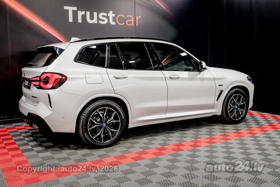 White BMW X3 2022 in Parnu, with an engine capacity of 2.00 L and mileage of 100 thousand km for 39000 €, photo 9 on AUTOMOTO.COM.LV