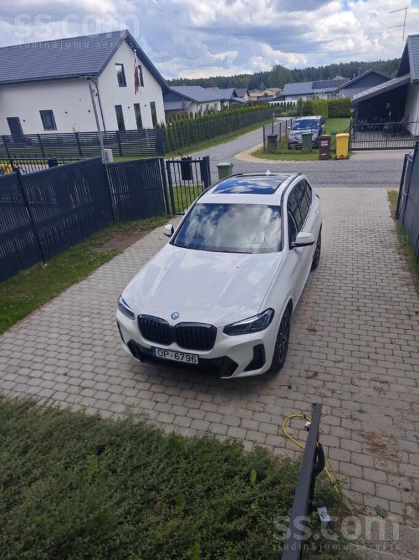 White BMW X3 2022 in Riga, with an engine capacity of 2.00 L and mileage of 105 thousand km for 44000 €, photo 1 on AUTOMOTO.COM.LV