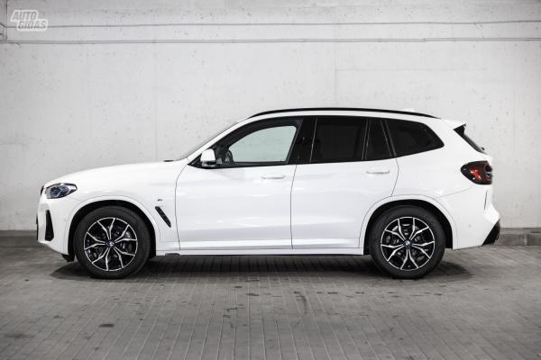 White BMW X3 2023 in Vilnius, with an engine capacity of 3.00 L and mileage of 44 thousand km for 45491 €, photo 3 on AUTOMOTO.COM.LV