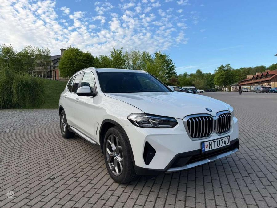 White BMW X3 2024 in Vilnius, with an engine capacity of 2.00 L and mileage of 27 thousand km for 34900 €, photo 3 on AUTOMOTO.COM.LV