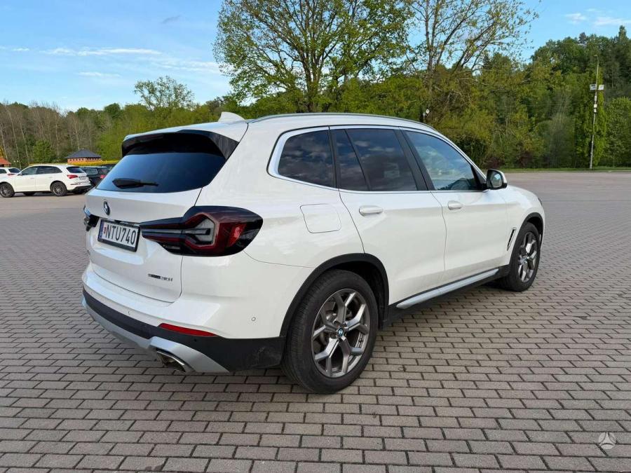 White BMW X3 2024 in Vilnius, with an engine capacity of 2.00 L and mileage of 27 thousand km for 34900 €, photo 4 on AUTOMOTO.COM.LV