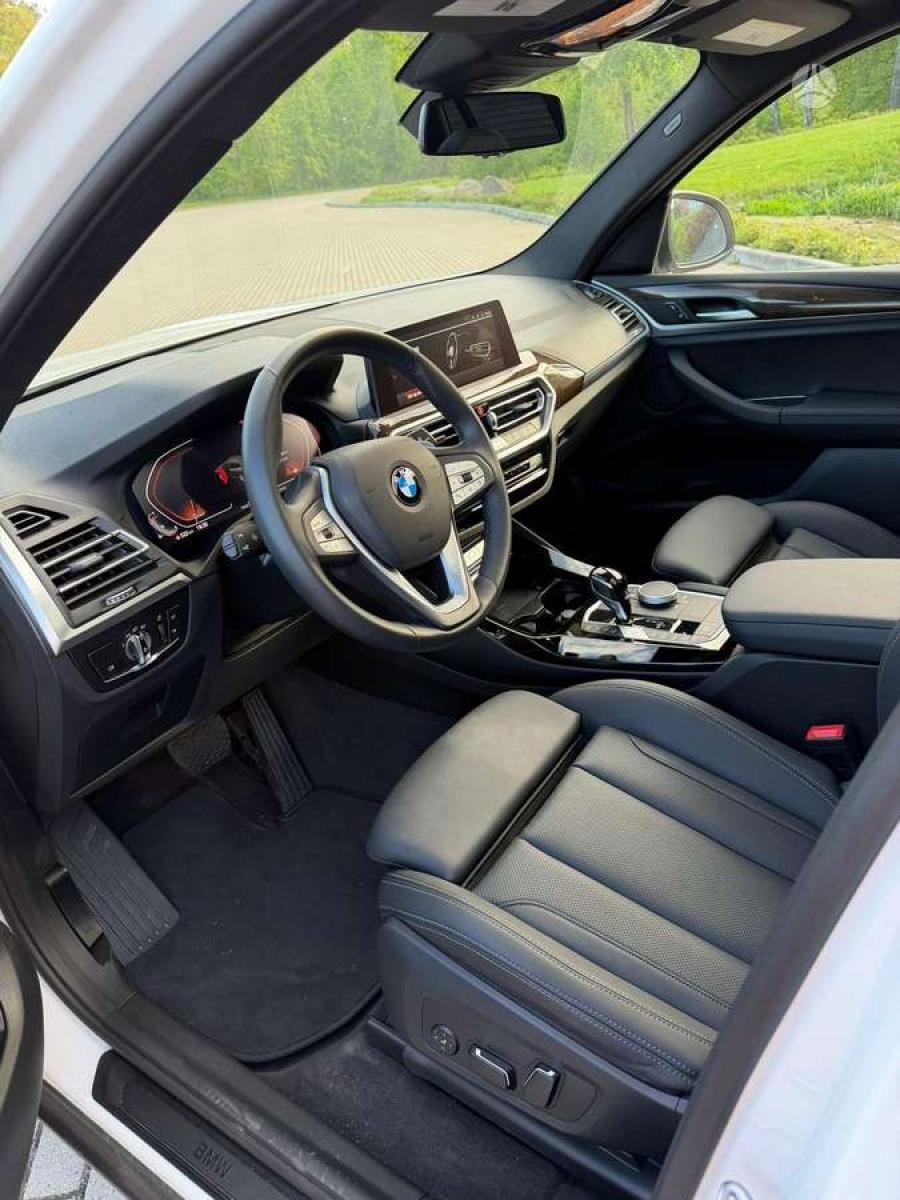 White BMW X3 2024 in Vilnius, with an engine capacity of 2.00 L and mileage of 27 thousand km for 34900 €, photo 7 on AUTOMOTO.COM.LV