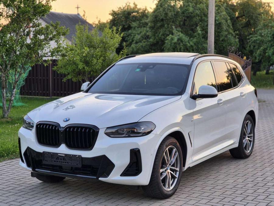 White BMW X3 2018 in Vilnius, with an engine capacity of 2.00 L and mileage of 181 thousand km for 26950 €, photo 1 on AUTOMOTO.COM.LV