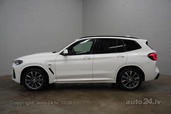 White BMW X3 2022 in Tallinn, with an engine capacity of 2.00 L and mileage of 138 thousand km for 37900 €, photo 5 on AUTOMOTO.COM.LV